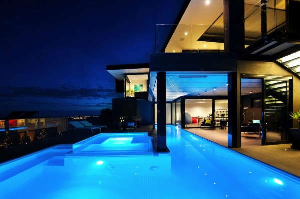 Signature Floating Seahorse: Dubai's underwater houses