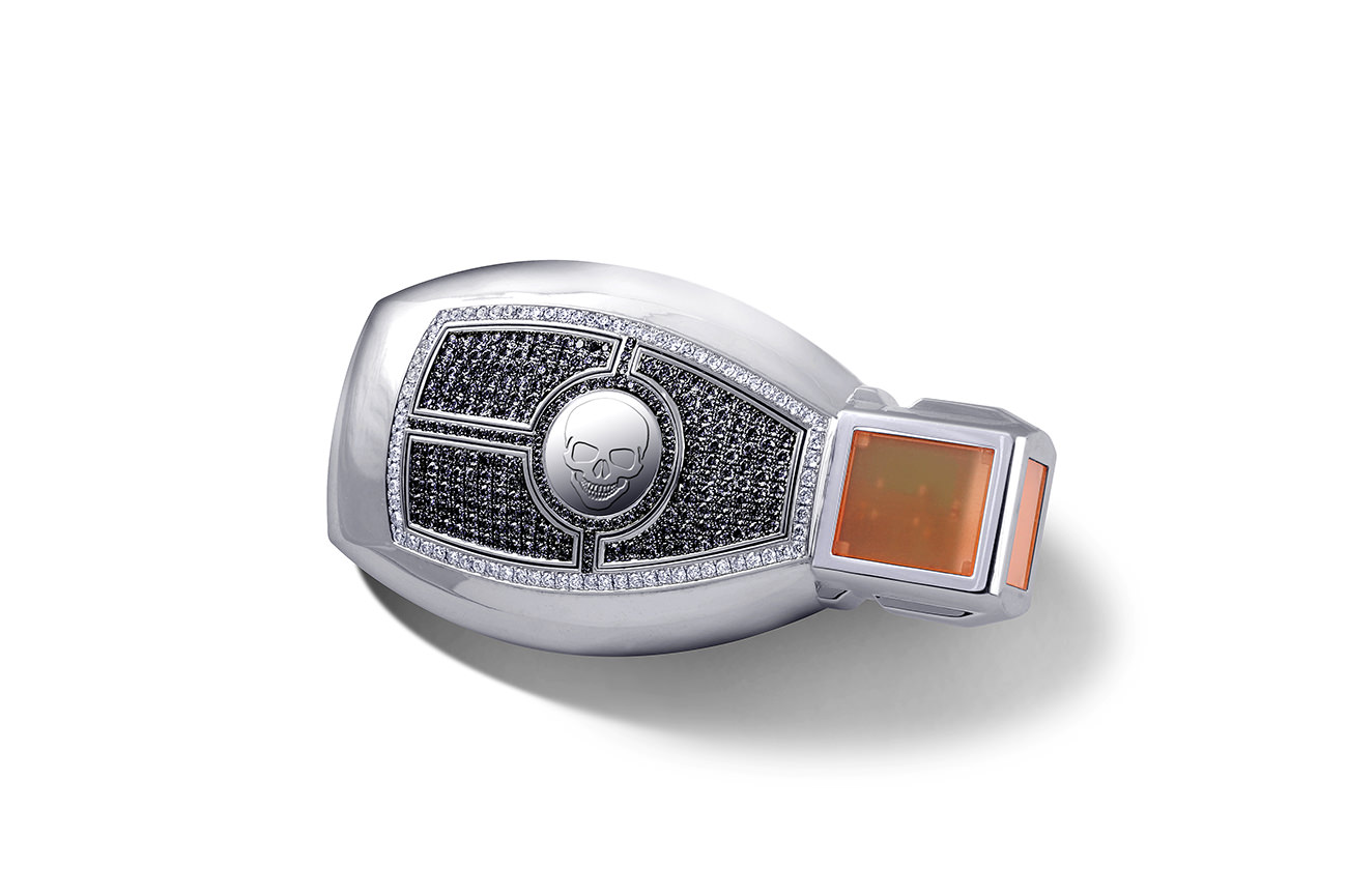 Golden Key: an outstanding Mercedes Benz car key