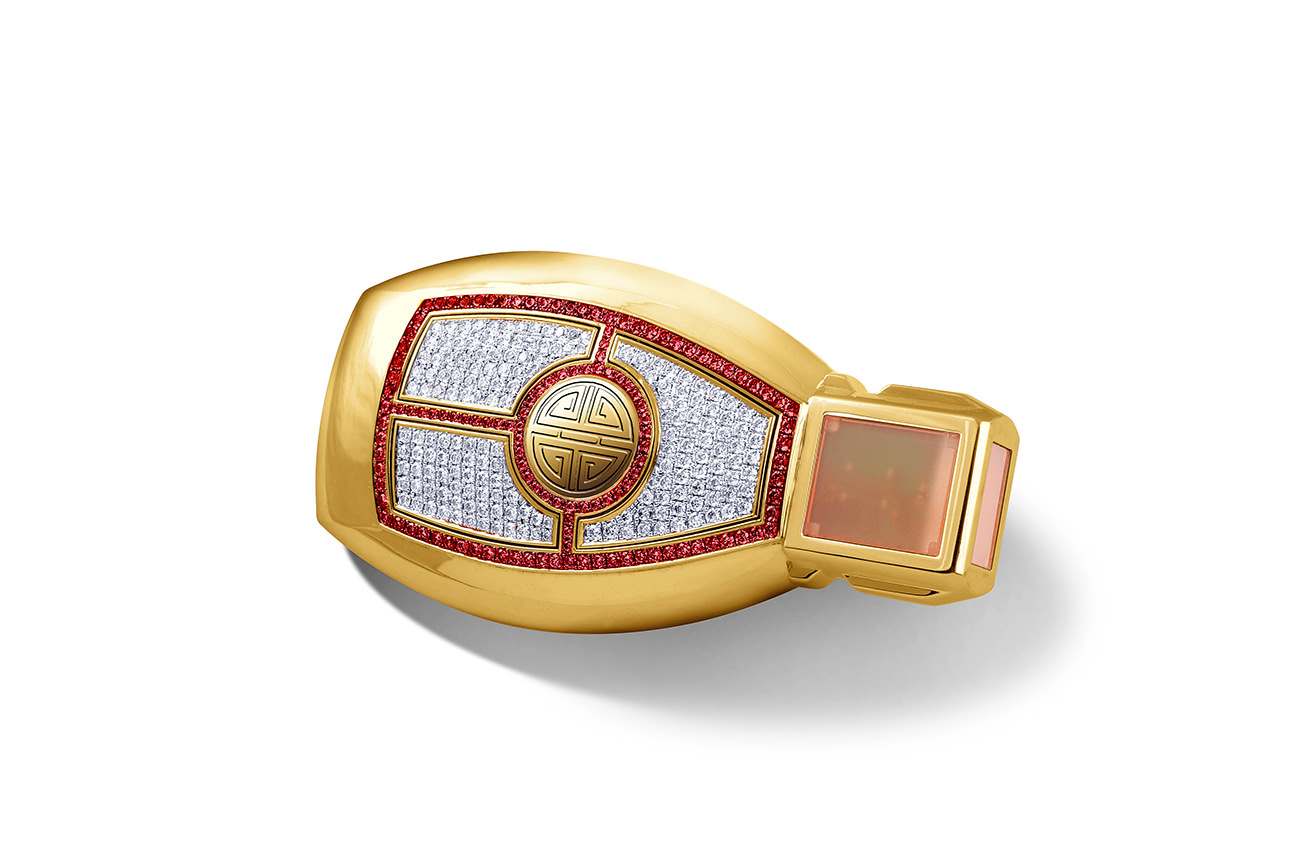 Golden Key: an outstanding Mercedes Benz car key