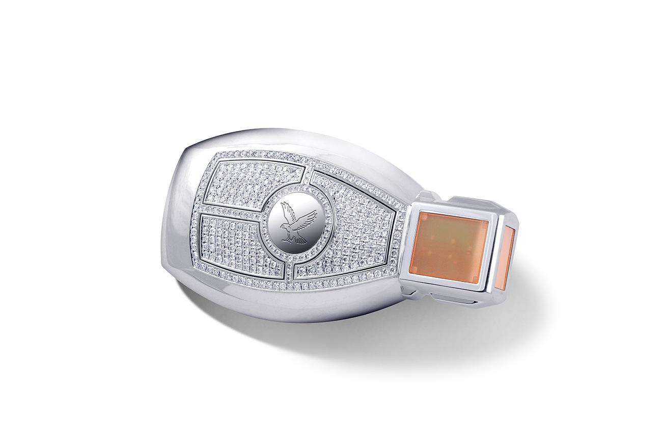 Golden Key: an outstanding Mercedes Benz car key