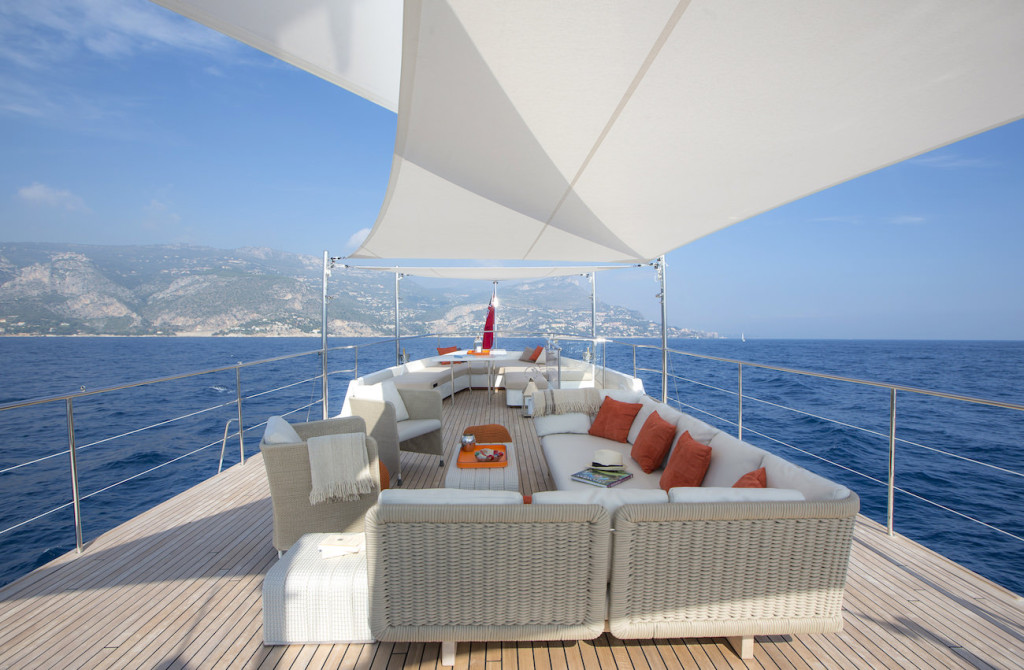 Sultana Yacht: the amazing makeover of a luxury yacht