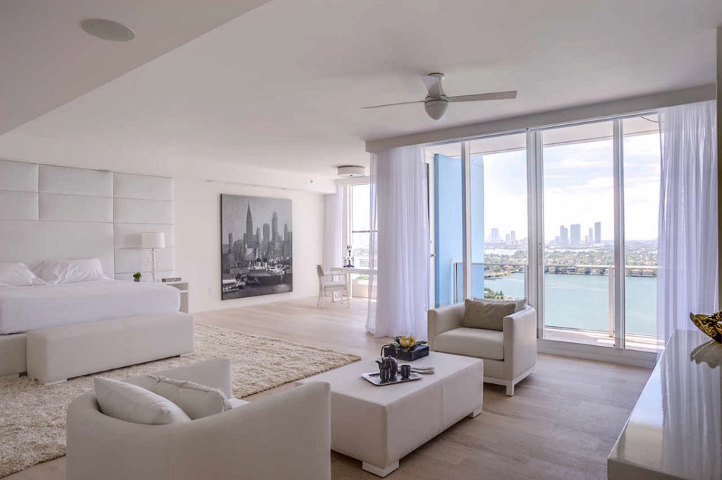 1800 SUNSET HARBOUR UNIT TS-3 : une résidence unique