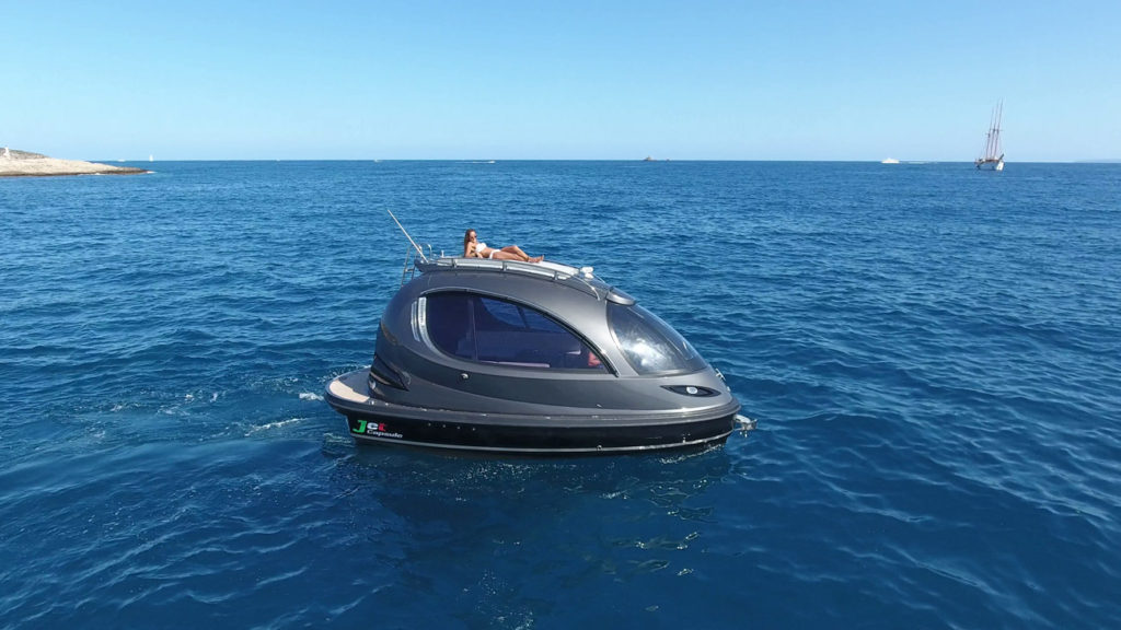 Jet Capsule : le mini-jet made in Italy qui brave les vagues