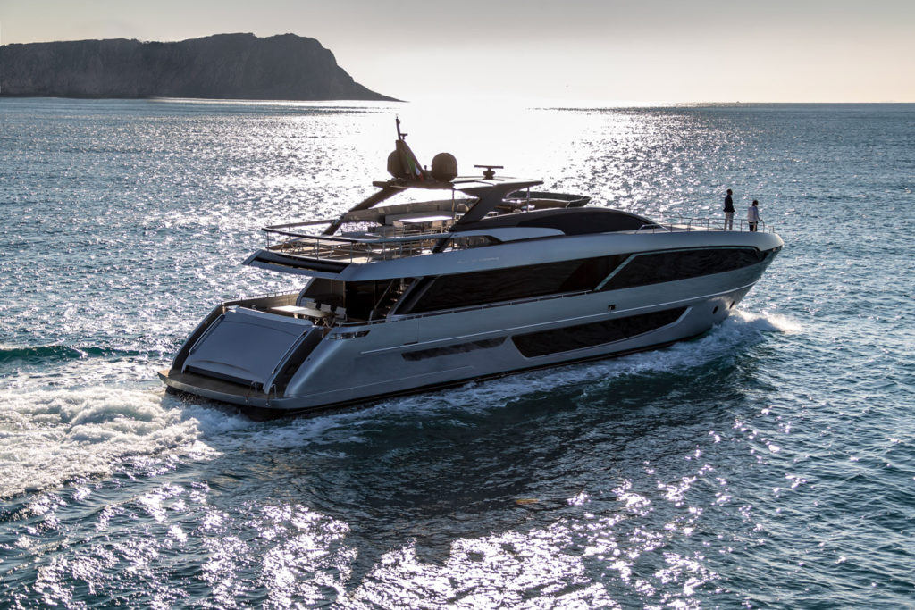 Riva 100’ Corsaro : le nouveau yacht à flybridge de Ferretti Group
